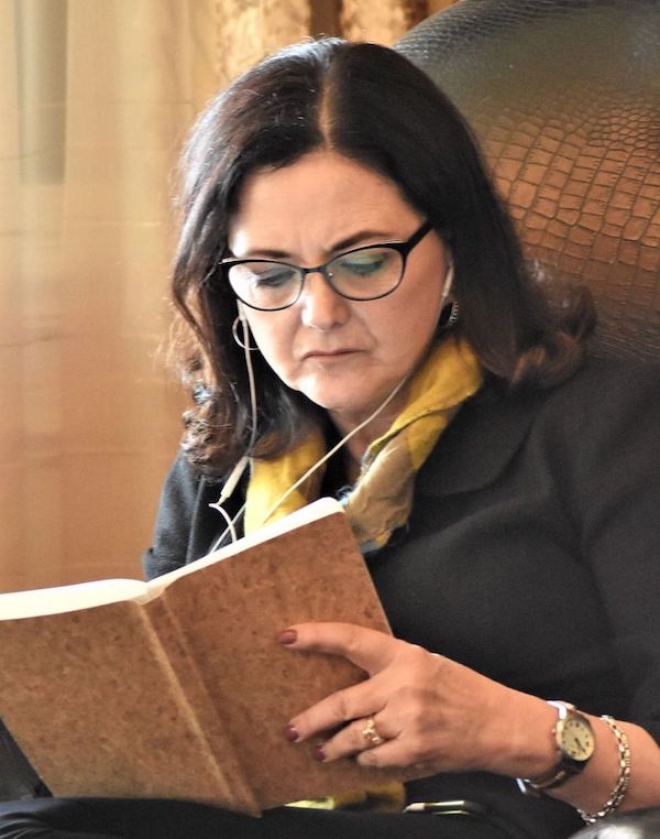 Hairdresser to the Dead – by Robbin Farr | panoply, a literary zine